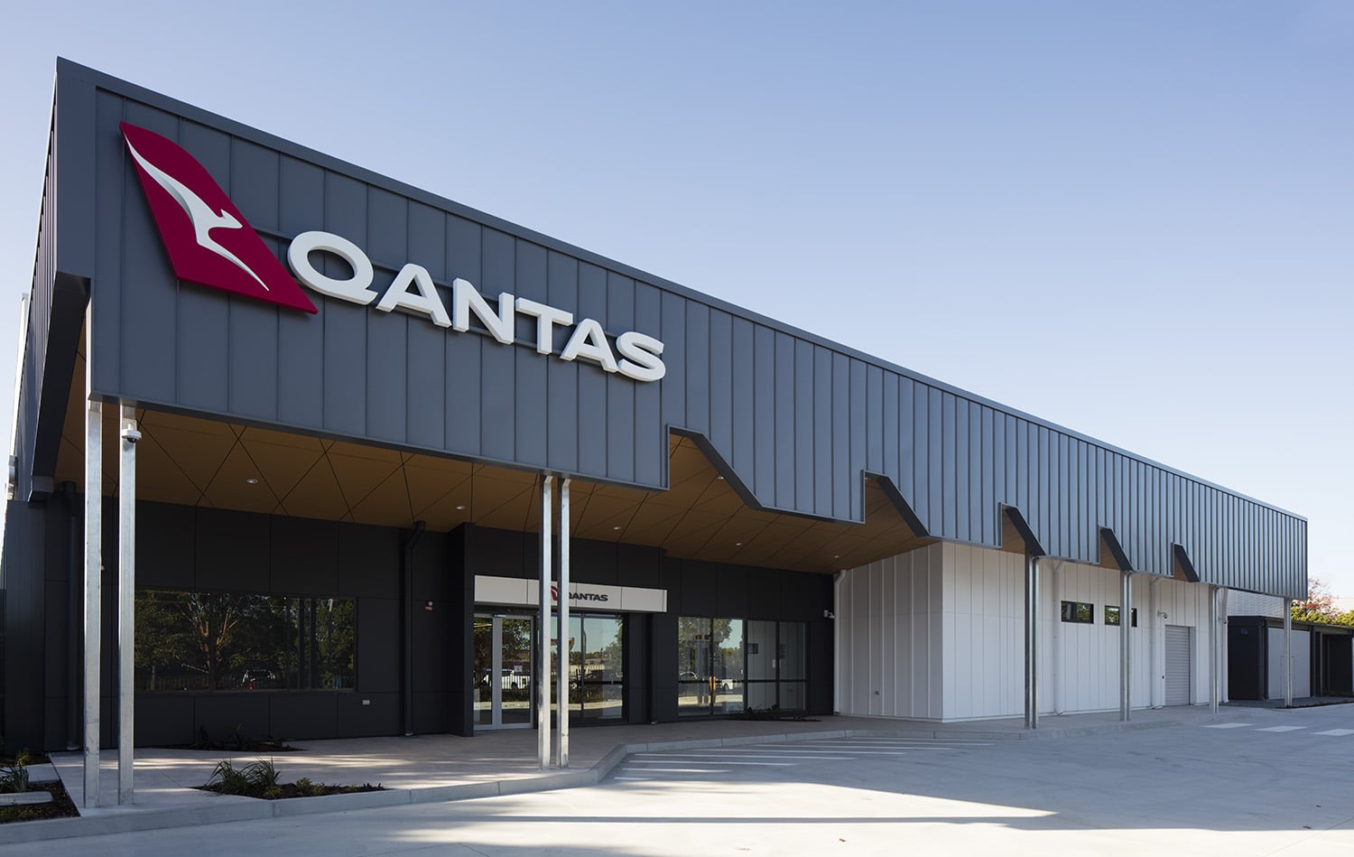 Qantas Training Facility - TOMKINS | Commercial and Industrial Builders